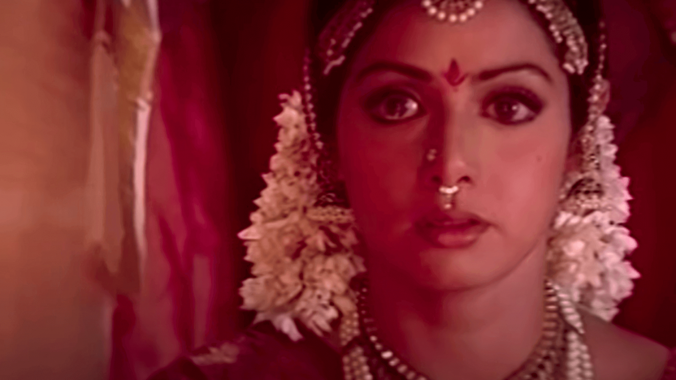 Thazhampoo Mudi Mudichu Lyrics | Malayalam Movie ﻿Devaraagam | Aravind ...